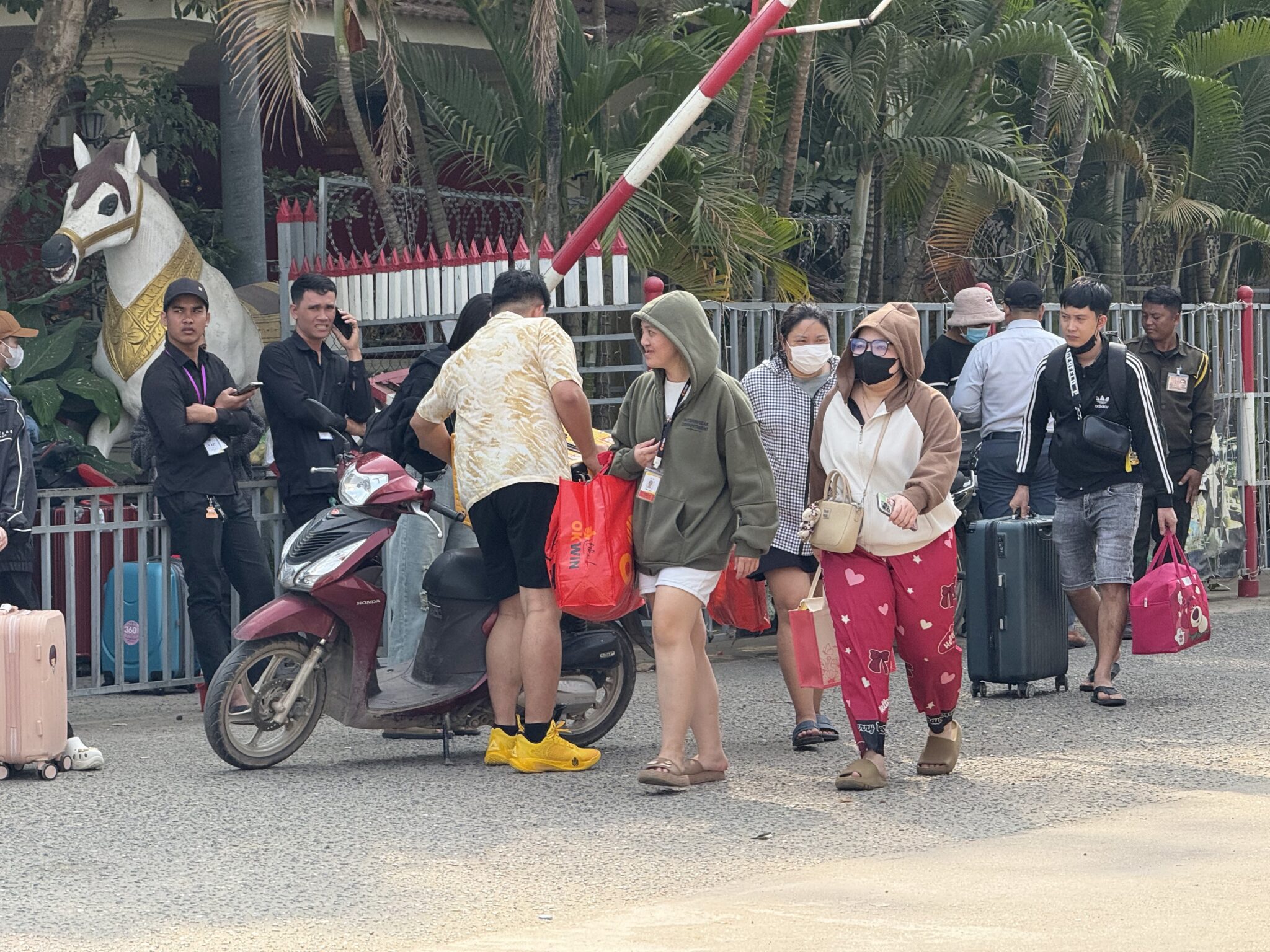 Barbed wire comes down at Bavet scam-linked compound – Mekong Independent
